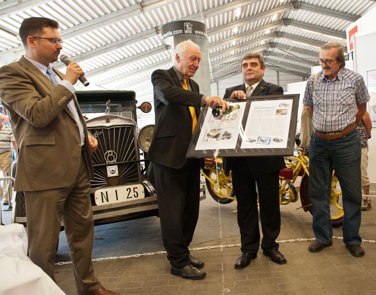 SBĚRATEL | Vzácný Mercedes-Benz z roku 1955 se prodal za rekordních 135 ...